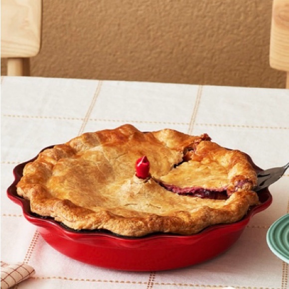 Le Creuset | Kitchen | Le Creuset Red Pie Bird | Poshmark